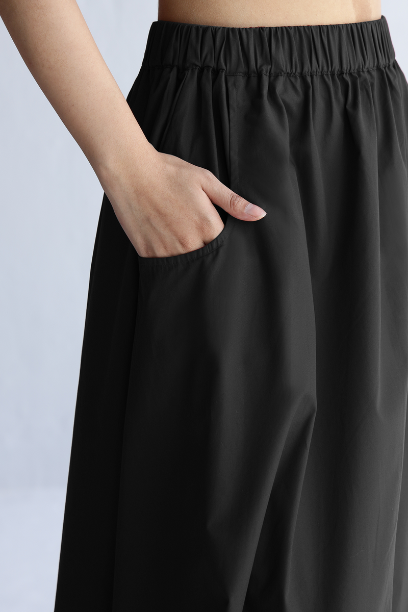 Aiko Skirt: Ivory Black – OZiSS