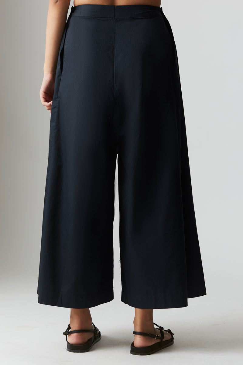 Relaxed Weekend Pants : Ivory Black – OZiSS